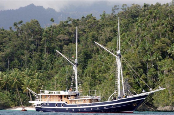 Frontier Diving - Raja Ampat by Quest Tours, the holiday travel ...